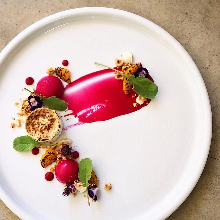 Instagram: Issam Koteich – Pure Reduktion aus Dubai